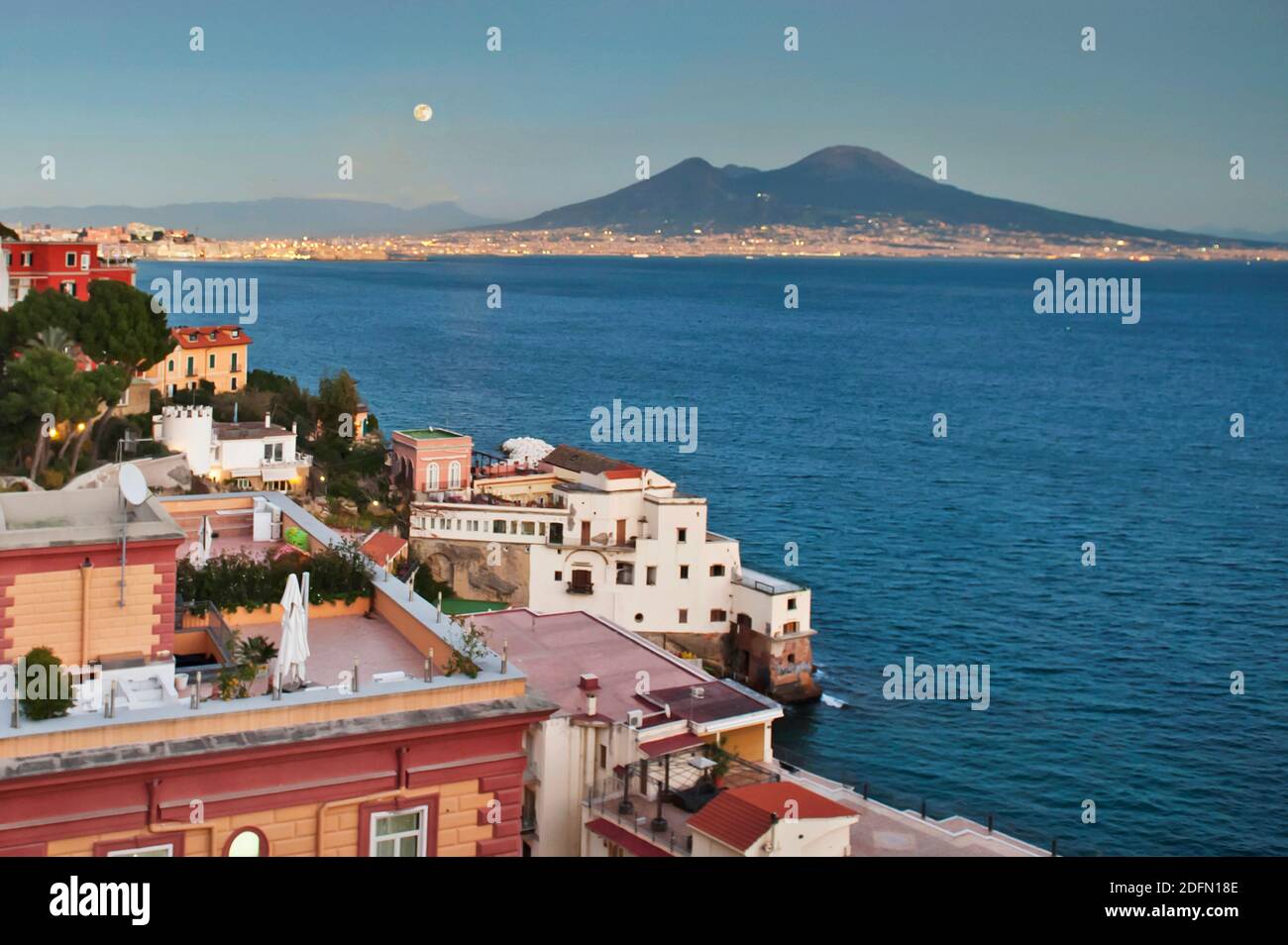 Posillipo dal mare immagini e fotografie stock ad alta risoluzione - Alamy