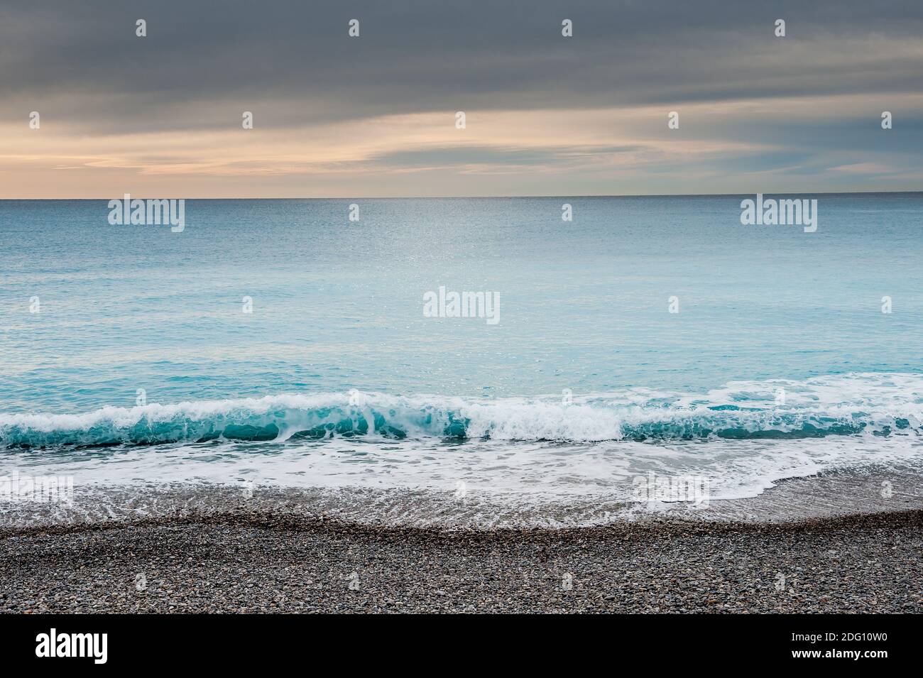 Guardando verso il Mar Ligure dalla Promenade des Anglais, Nizza, Costa ...