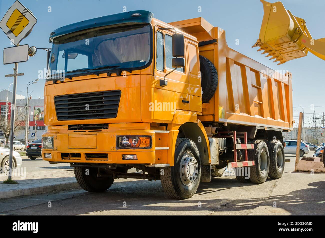 Camion ribaltabile pesante immagini e fotografie stock ad alta ...