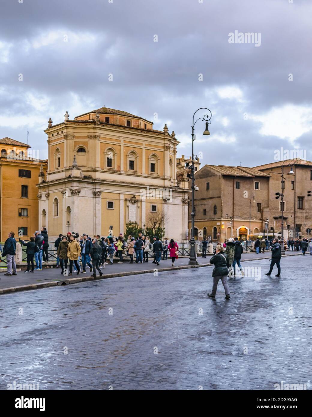 Via del teatro di marcello immagini e fotografie stock ad alta ...