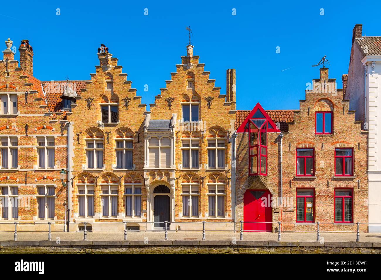 Case tradizionali di bruges immagini e fotografie stock ad alta ...
