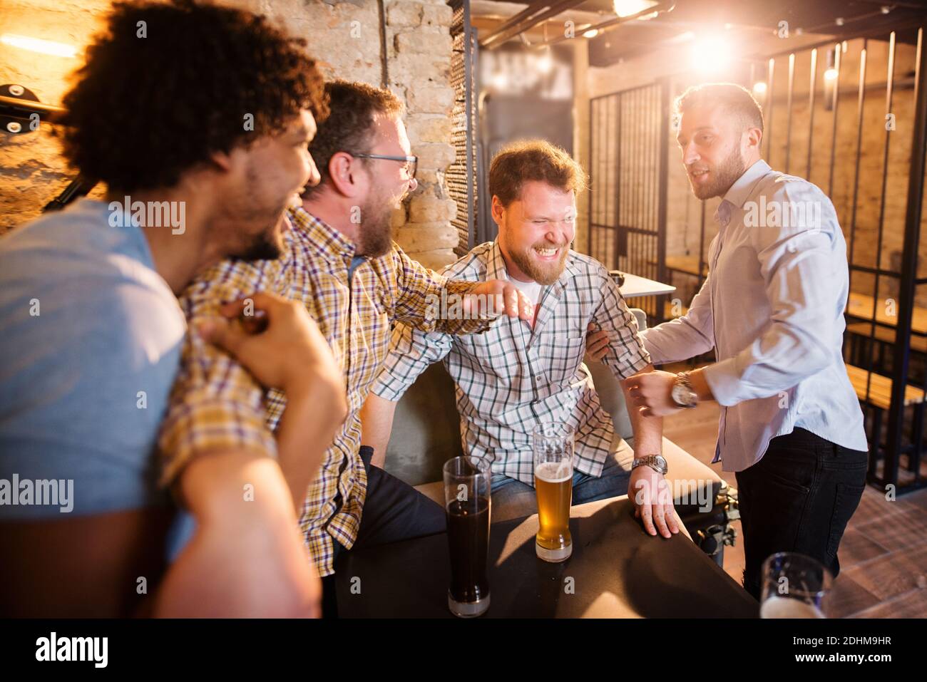 Fist bar immagini e fotografie stock ad alta risoluzione - Alamy