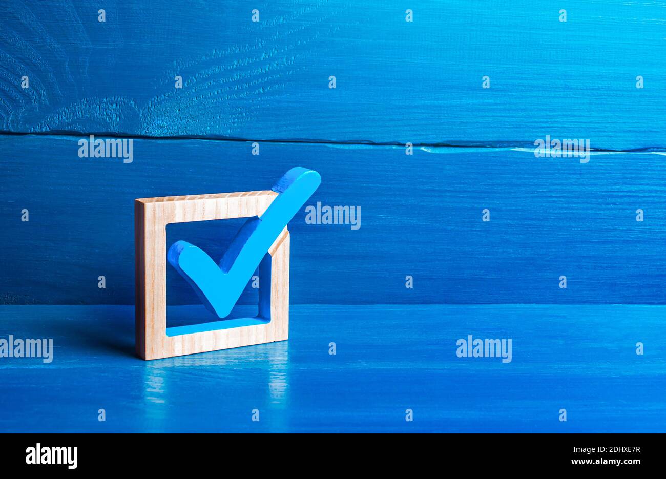 Simbolo di spunta blu immagini e fotografie stock ad alta risoluzione ...