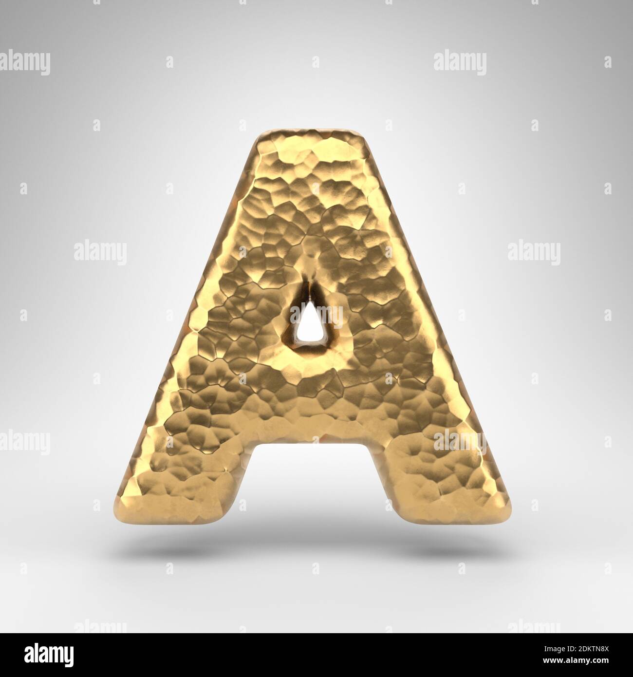 Lettera A maiuscola su sfondo bianco. Font 3D con rendering in ottone ...