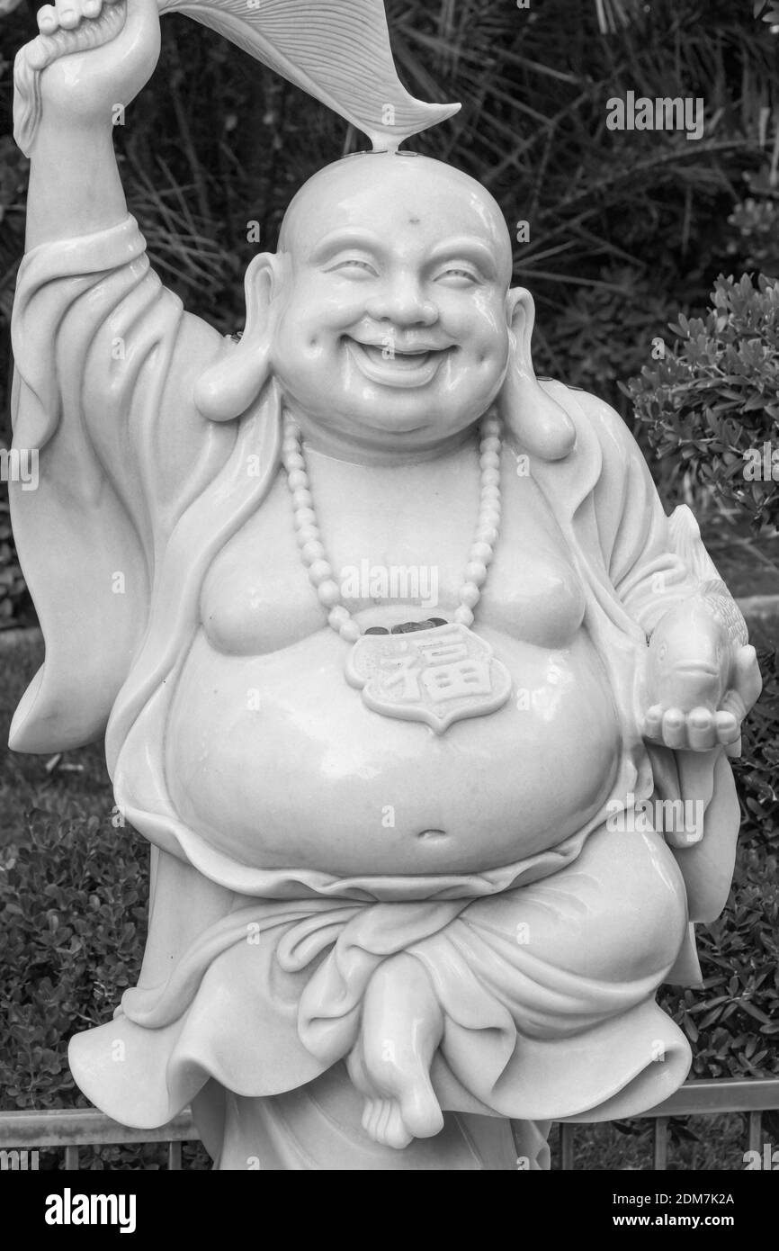Scultura del buddha che ride immagini e fotografie stock ad alta ...