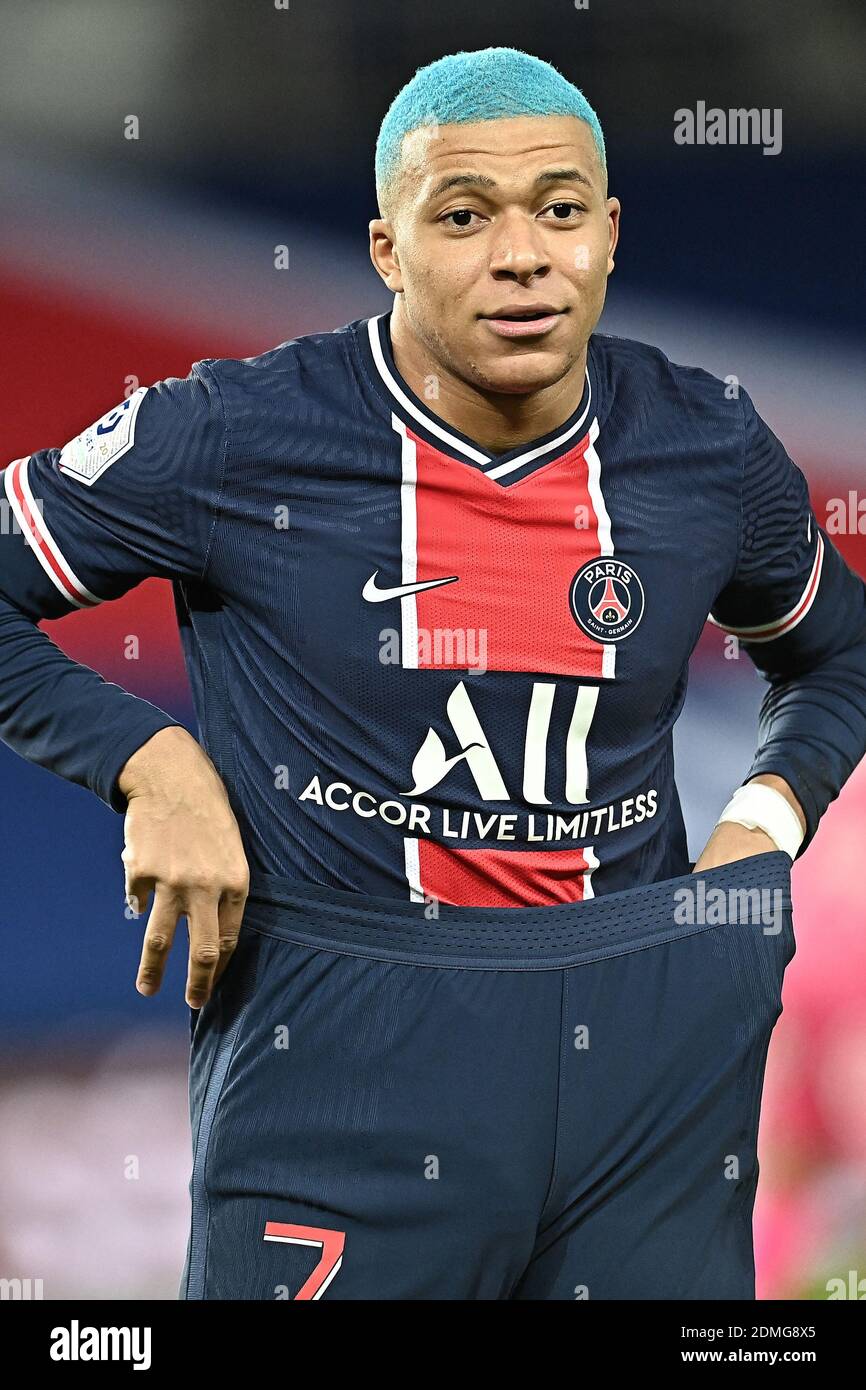 Kylian mbappe capelli blu immagini e fotografie stock ad alta ...