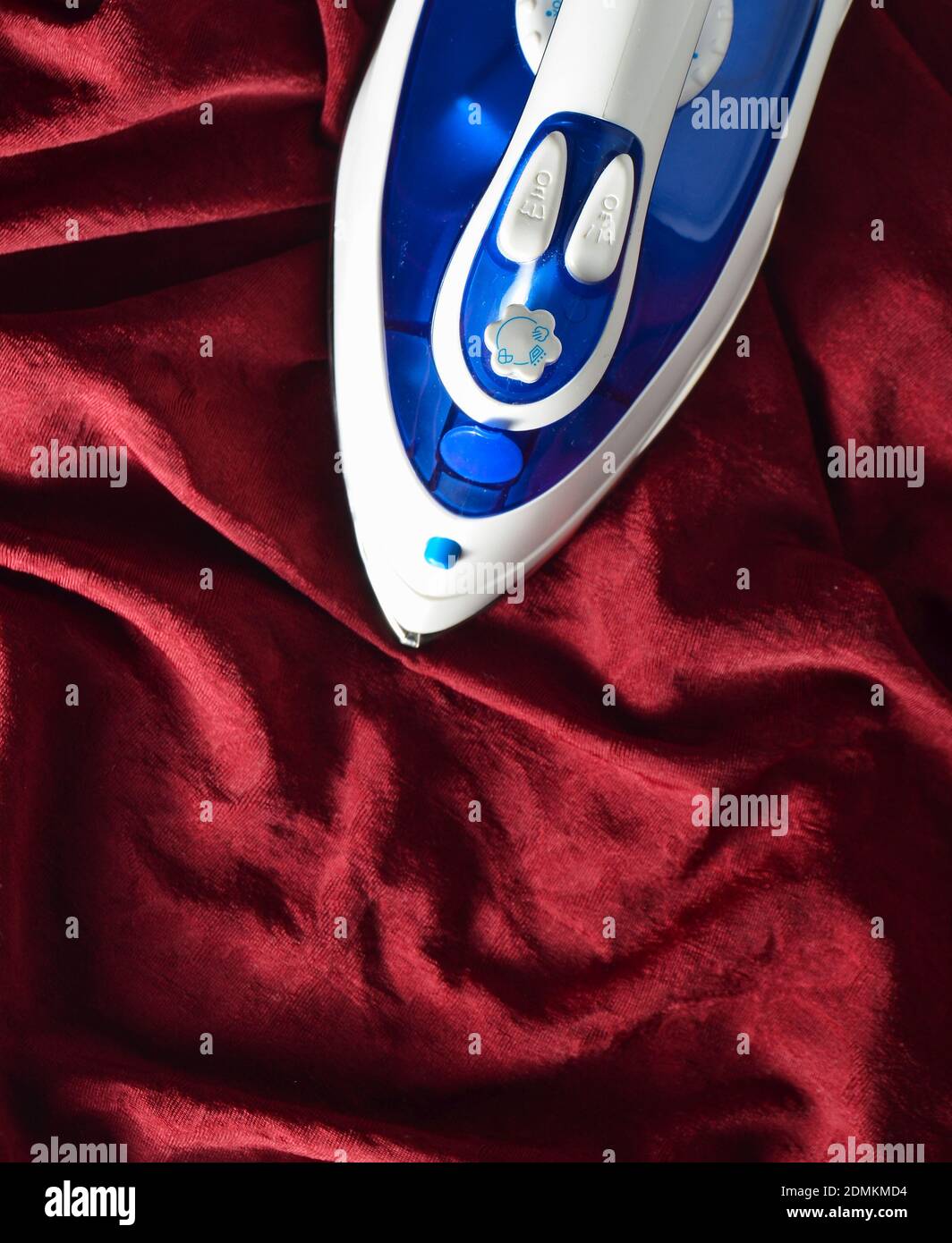 Seta rosso ferro immagini e fotografie stock ad alta risoluzione - Alamy