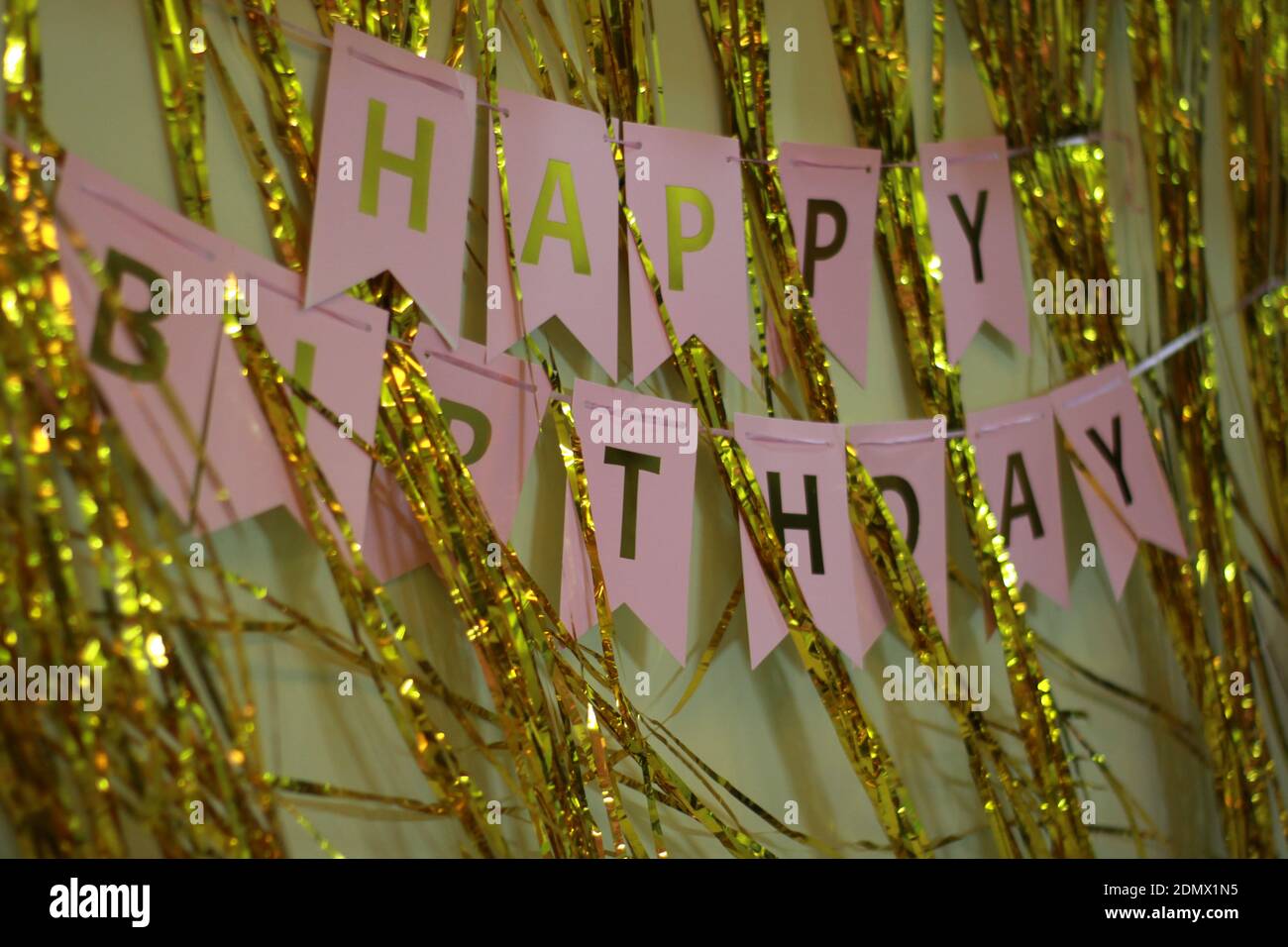 Happy birthday party background poster immagini e fotografie stock ad ...