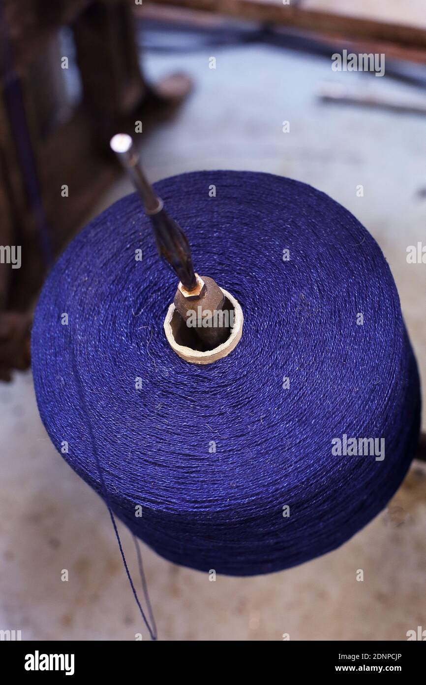 Filato indaco immagini e fotografie stock ad alta risoluzione - Alamy