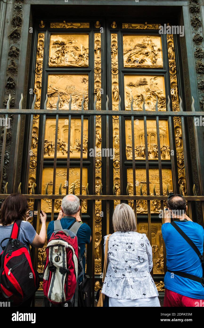 Porte a pannelli del paradiso immagini e fotografie stock ad alta ...