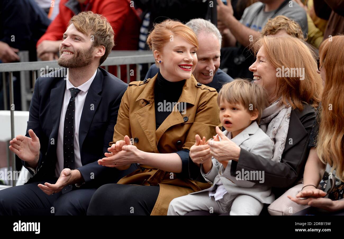 Seth Gabel, Bryce Dallas Howard e Cheryl Howard partecipano alla cerimonia di premiazione di Ron ...