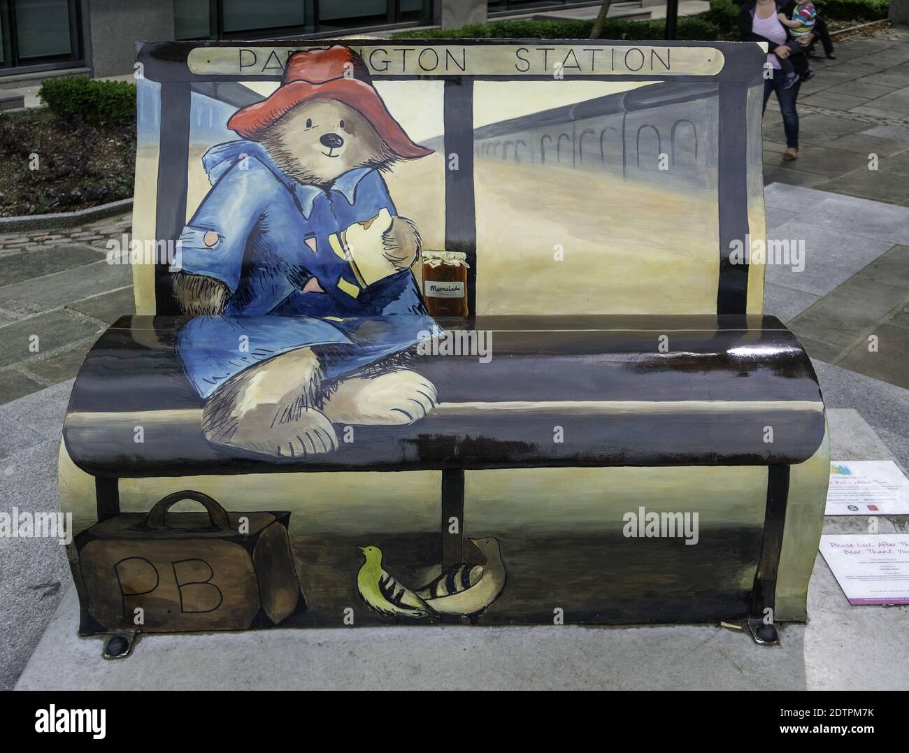 Paddington bear story immagini e fotografie stock ad alta risoluzione ...