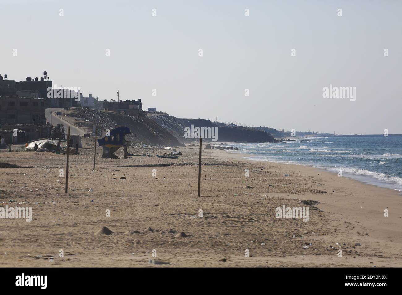 Deir al-Balah, la striscia di Gaza, Palestina. 25 Dic 2020. La polizia ...