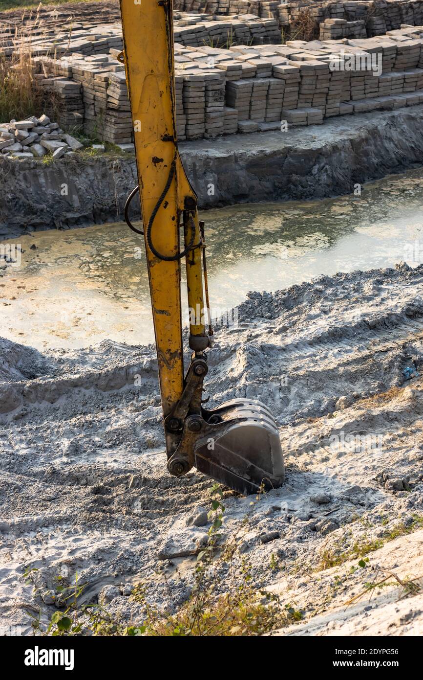 Construction tractor vector logo design immagini e fotografie stock ad ...