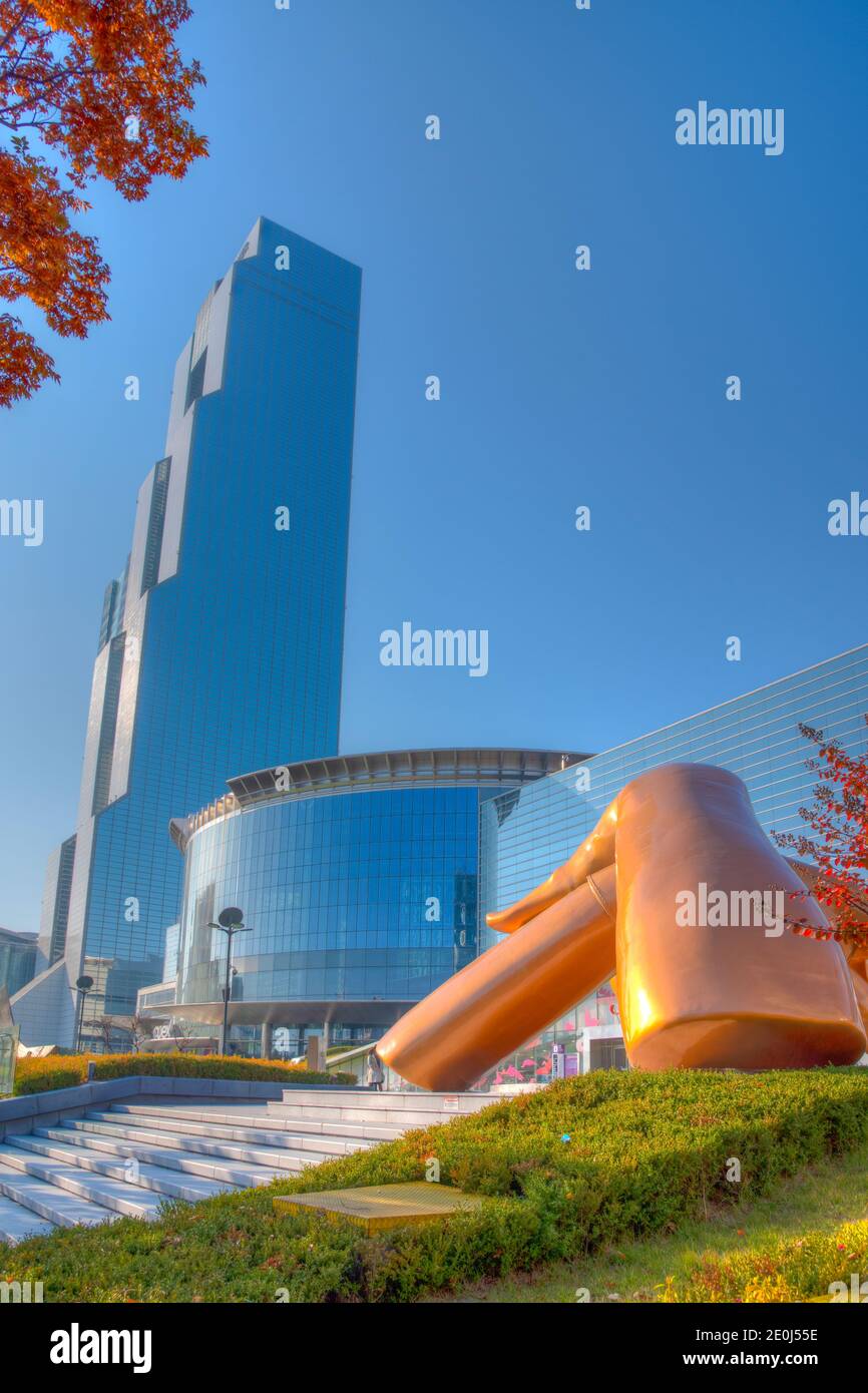 Statua in stile gangnam immagini e fotografie stock ad alta risoluzione ...