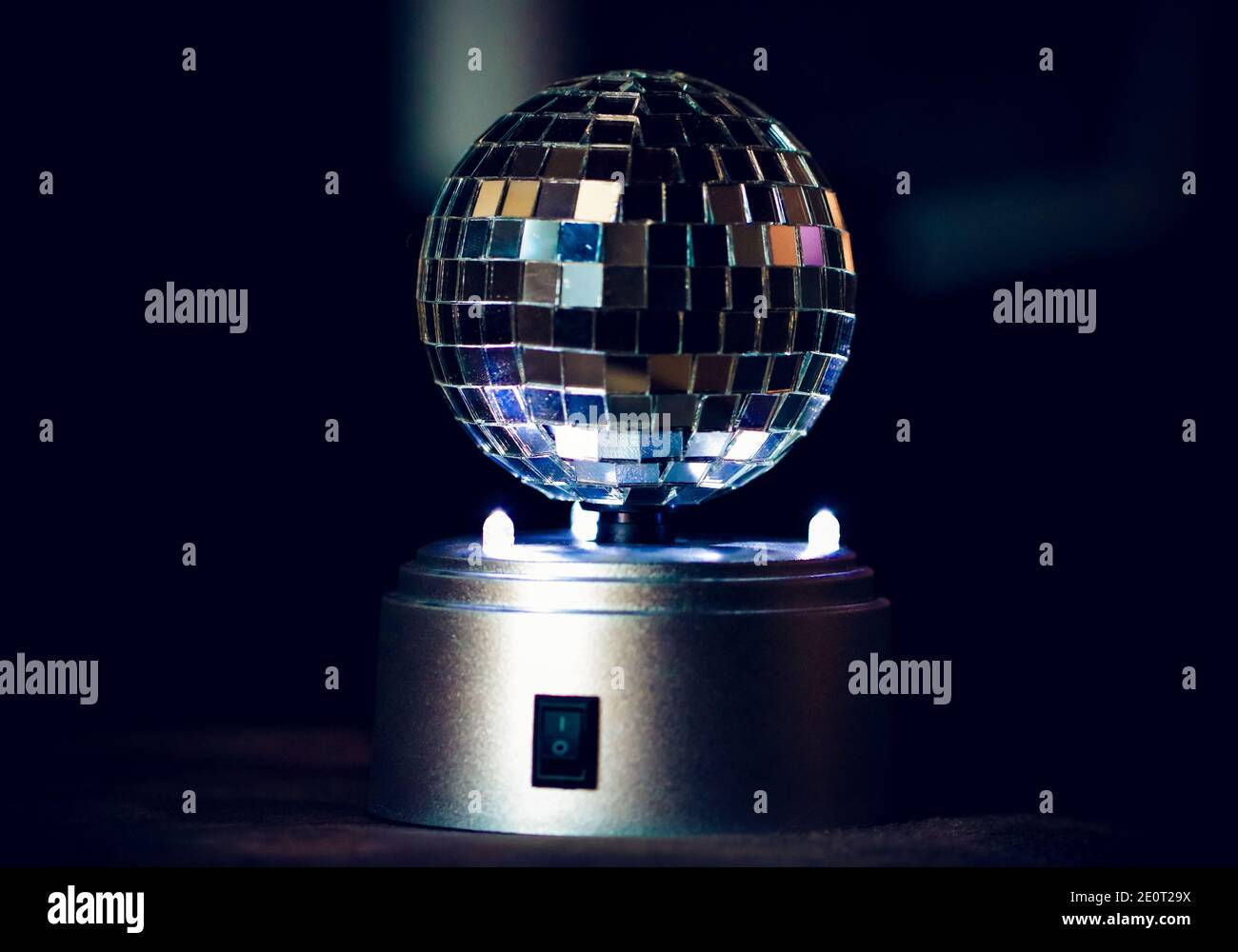 Palla da discoteca colorata immagini e fotografie stock ad alta ...