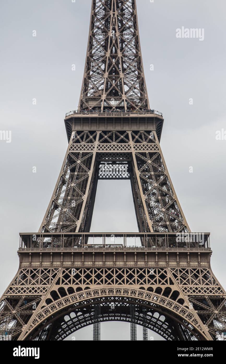 La famosa torre eiffel a parigi immagini e fotografie stock ad alta ...