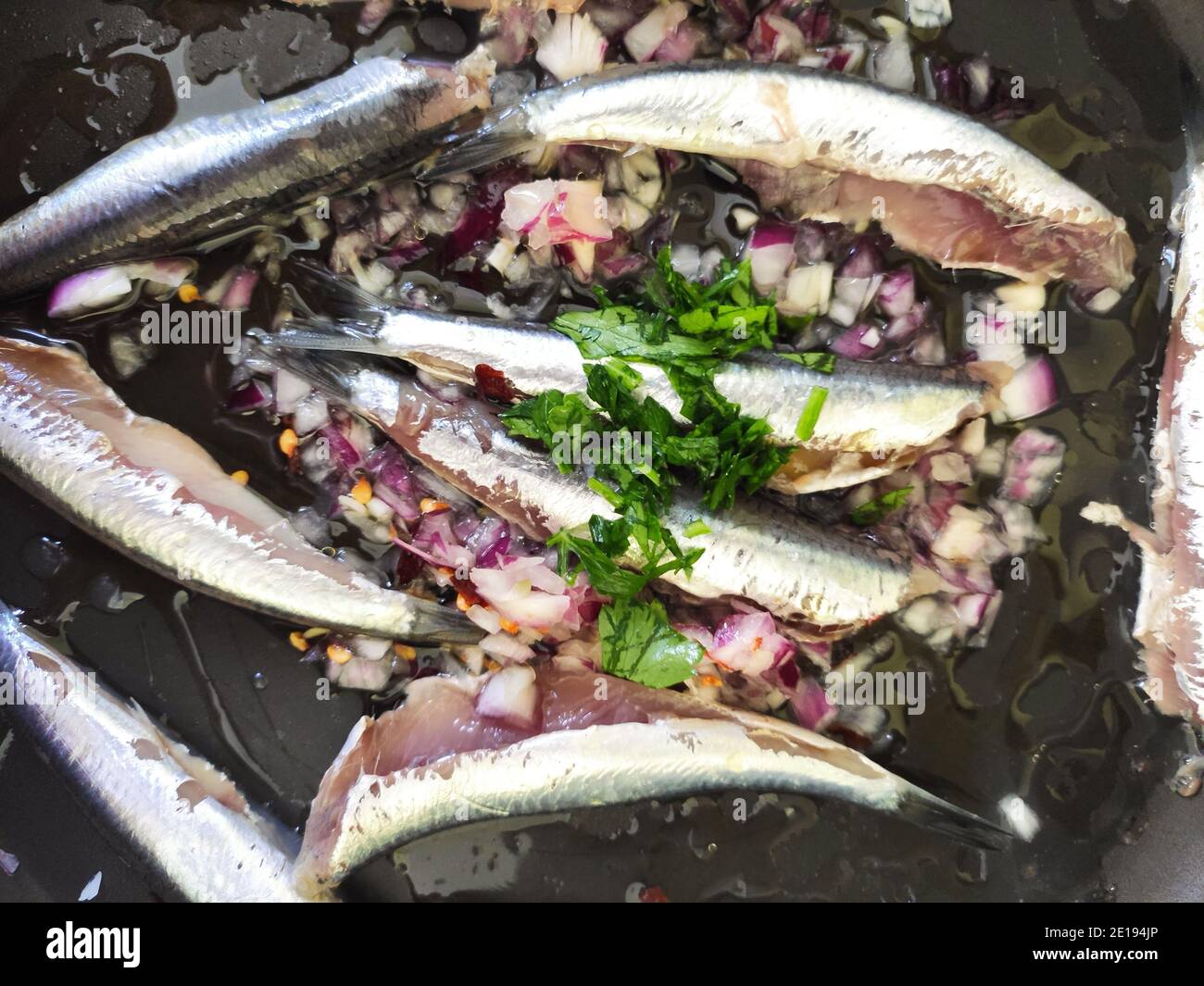 Small sardines immagini e fotografie stock ad alta risoluzione - Alamy