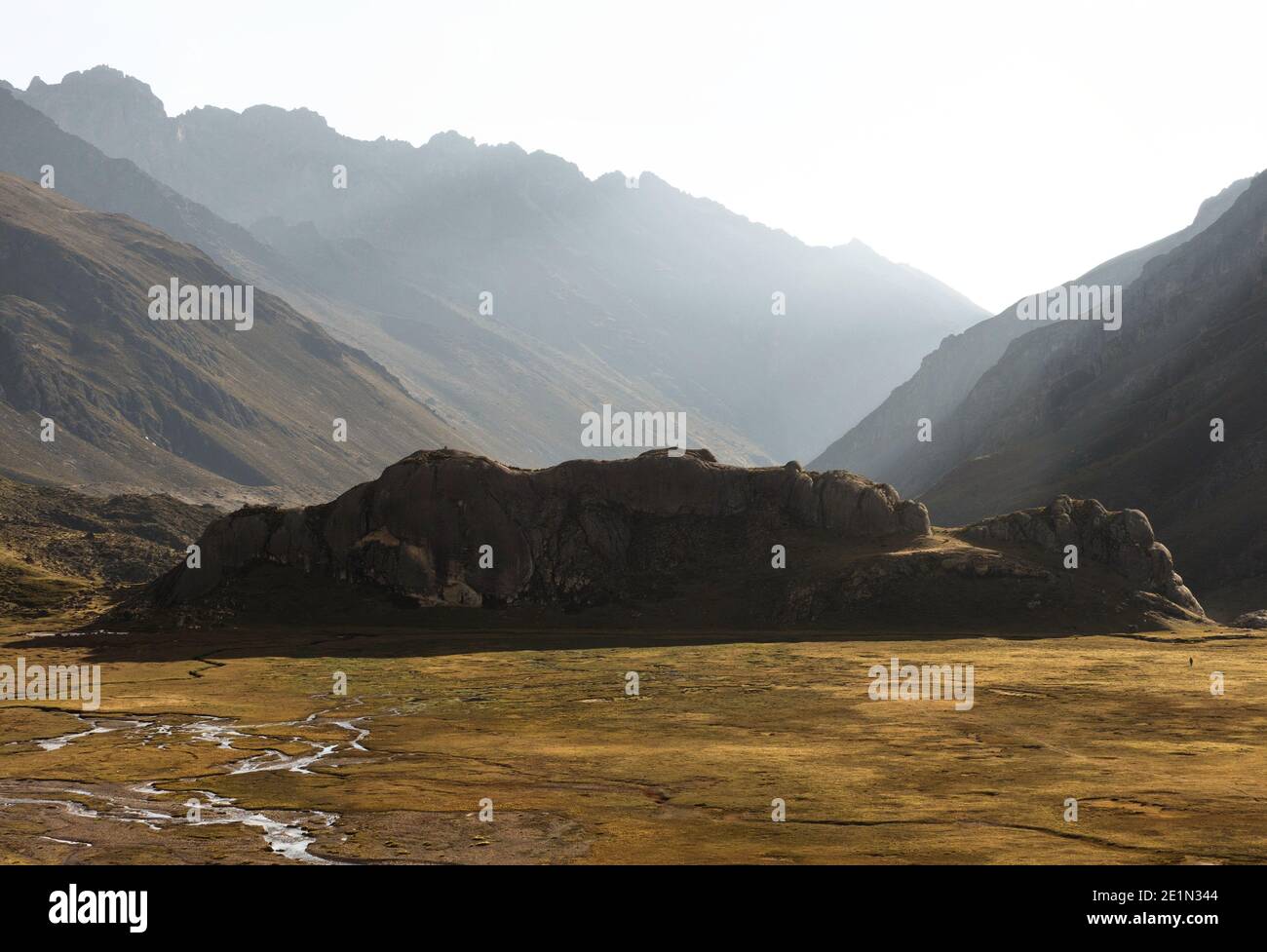 Sentiero Di Montagna Bianco Immagini e Fotos Stock - Alamy