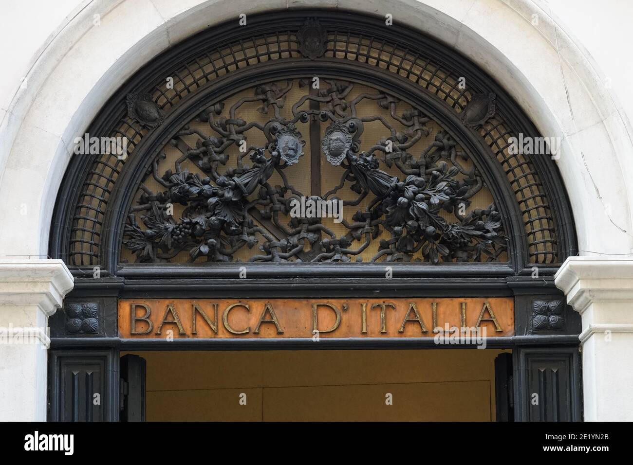 Edificio bancario immagini e fotografie stock ad alta risoluzione - Alamy