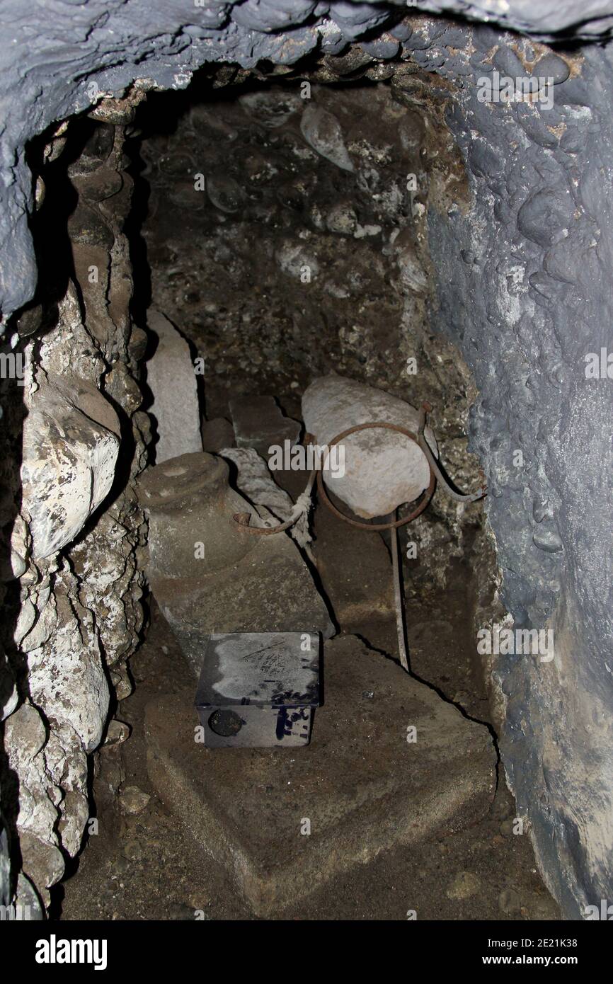 Stanza della grotta in casa de colon immagini e fotografie stock ad ...