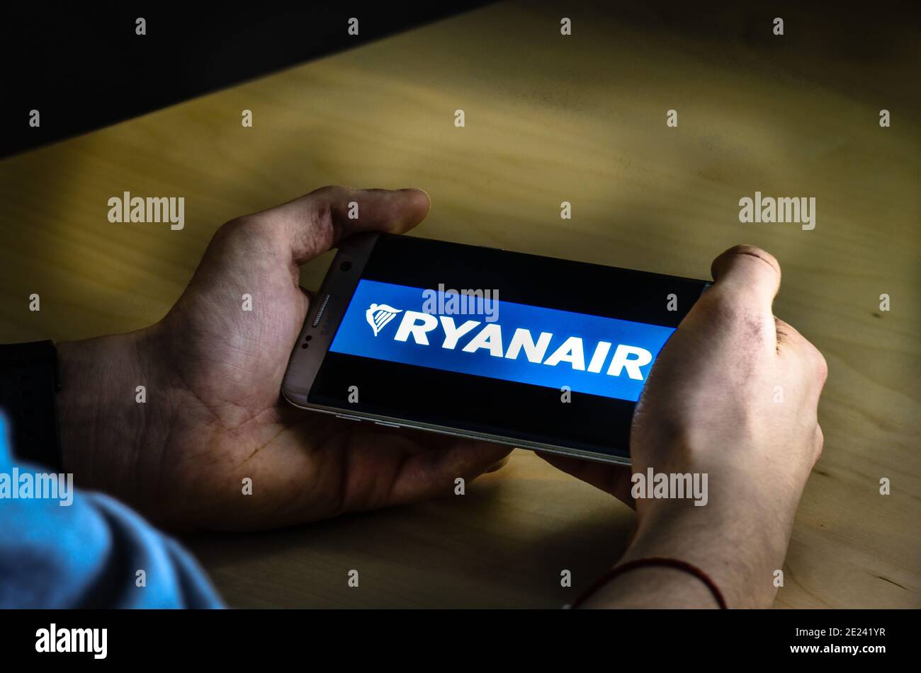 Logo ryanair immagini e fotografie stock ad alta risoluzione - Alamy