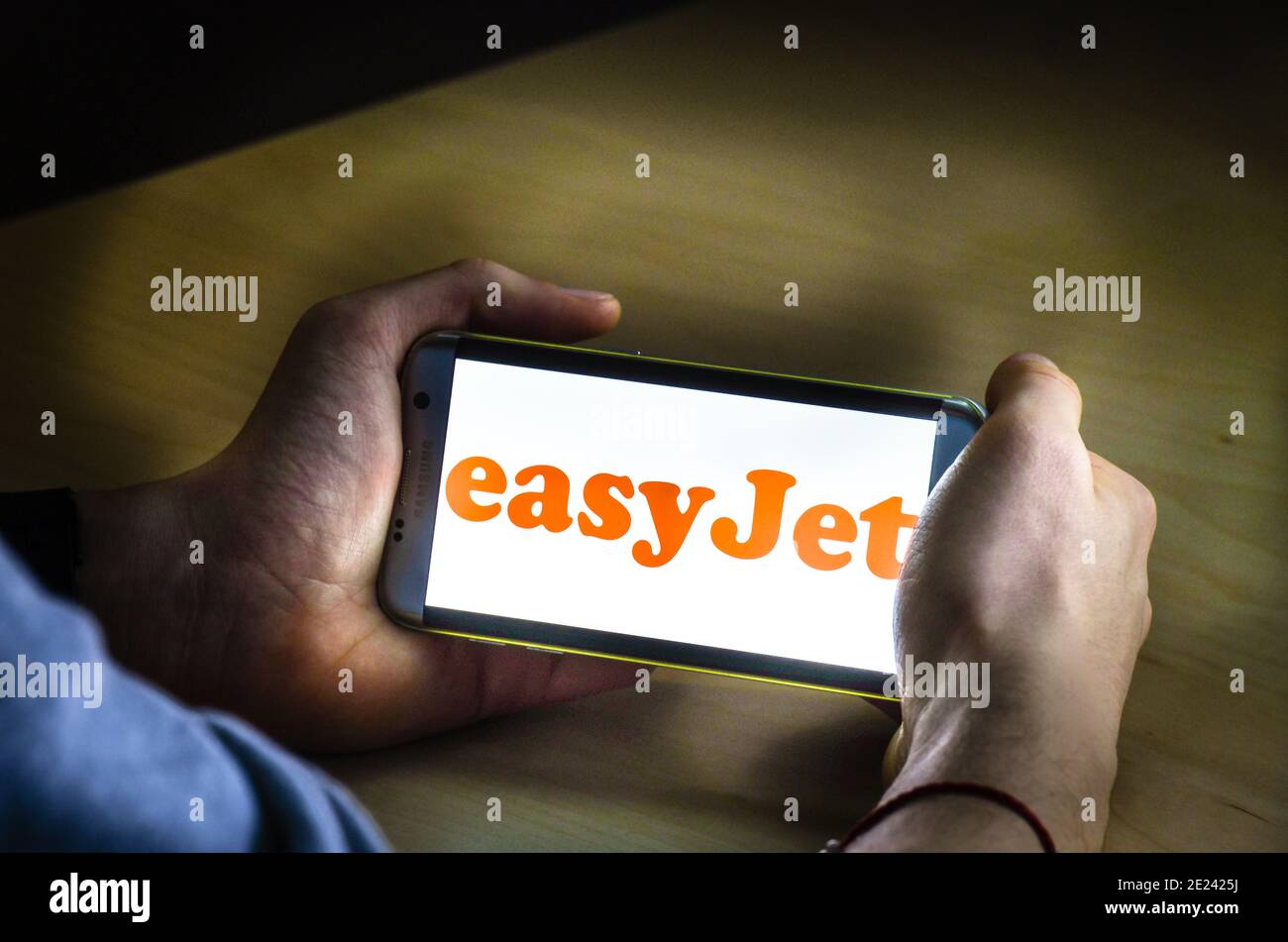 Logo easyjet immagini e fotografie stock ad alta risoluzione - Alamy