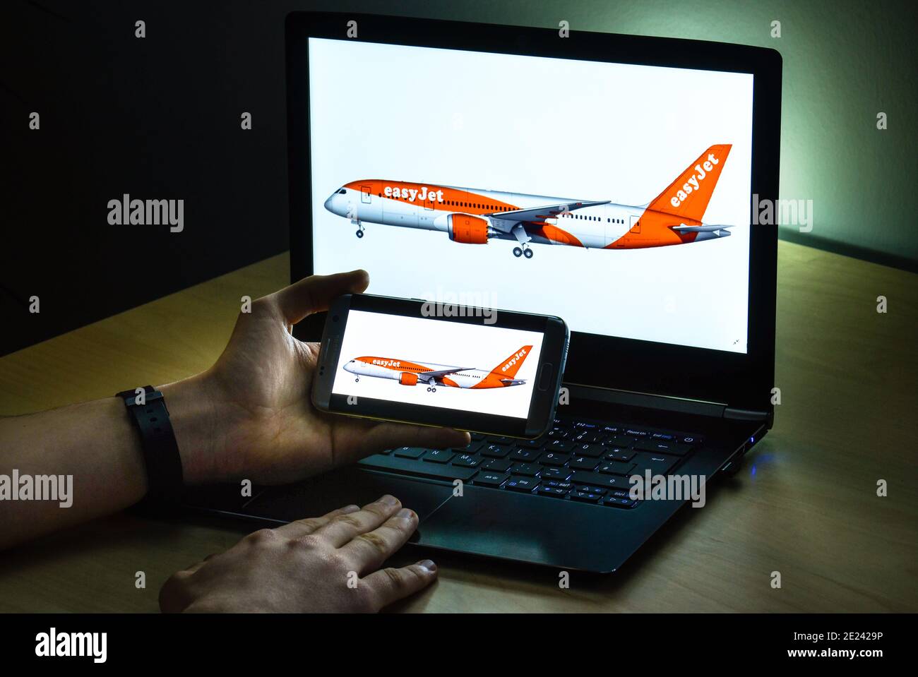 Logo easyjet immagini e fotografie stock ad alta risoluzione - Alamy