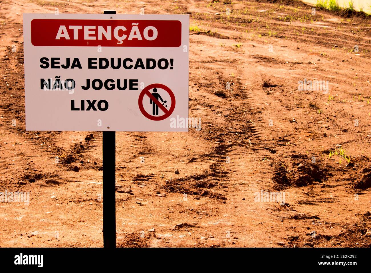 Gettare rifiuti immagini e fotografie stock ad alta risoluzione - Alamy