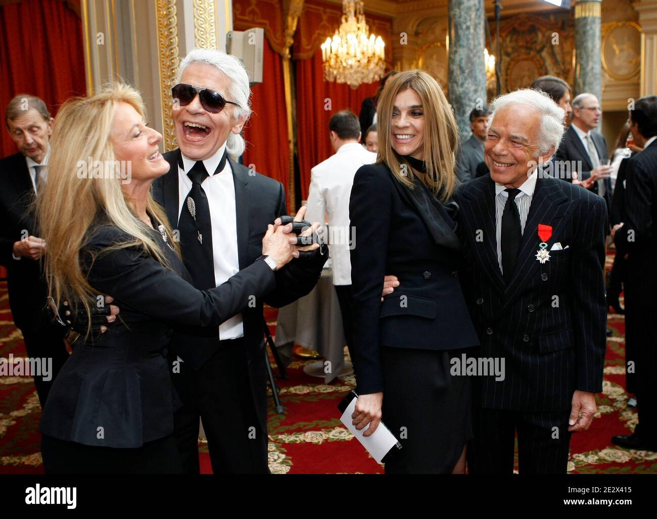 Il fashion designer statunitense Ralph Lauren, a destra, ha premiato ...