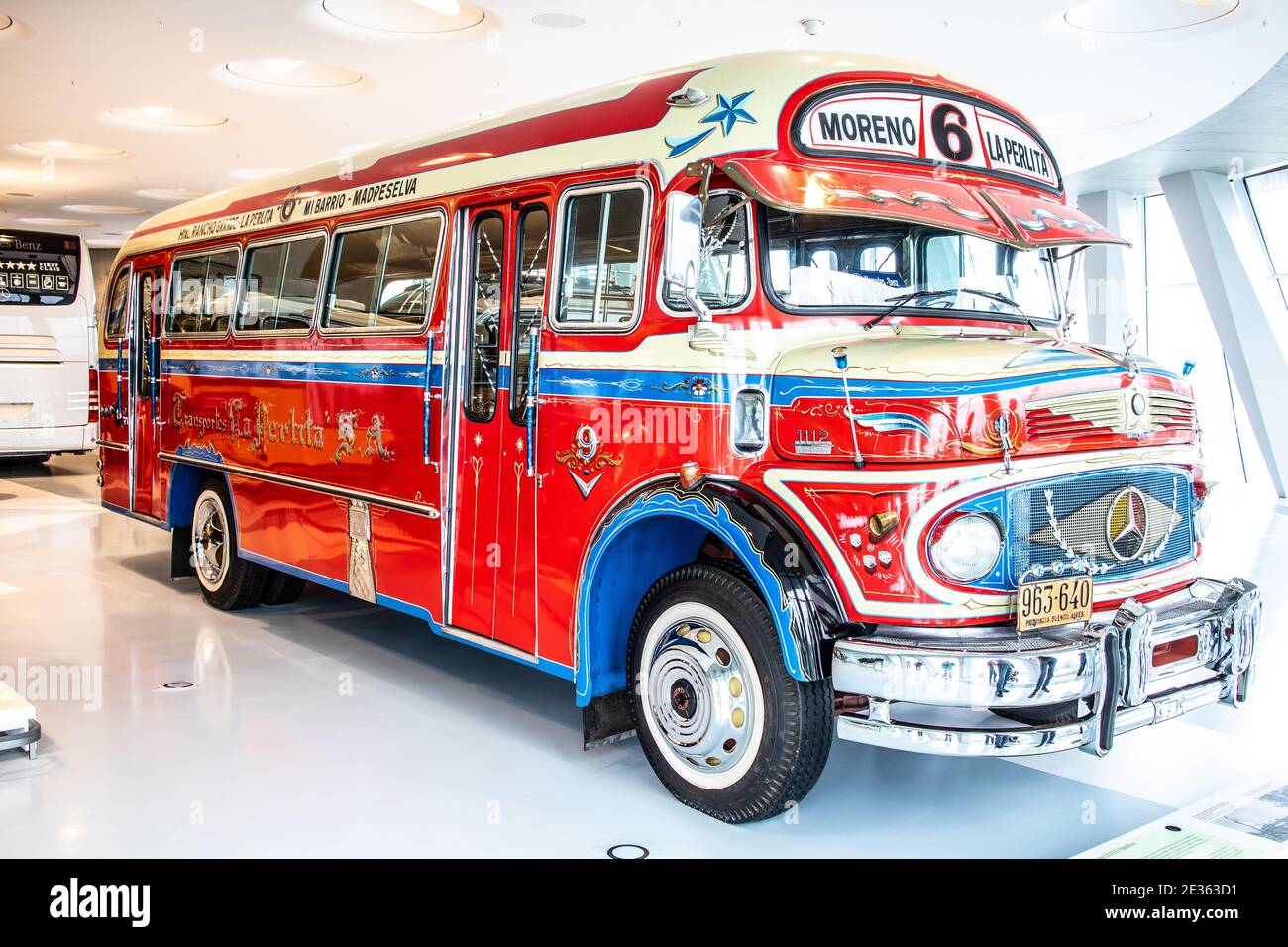STOCCARDA, GERMANIA, 2019: Autobus d'epoca Mercedes-Benz lo 1112 ...