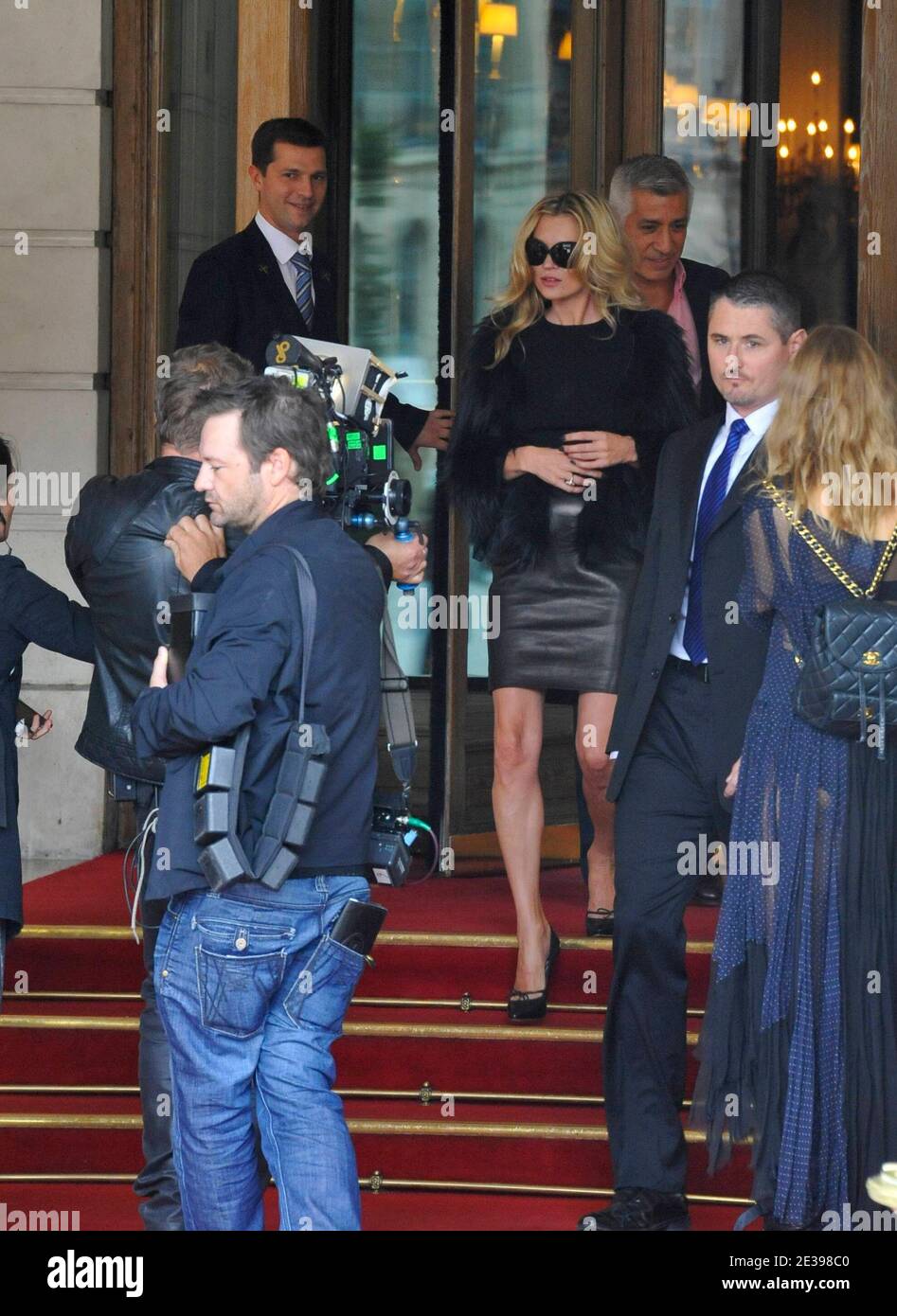 Kate moss paparazzi she leaves immagini e fotografie stock ad alta ...