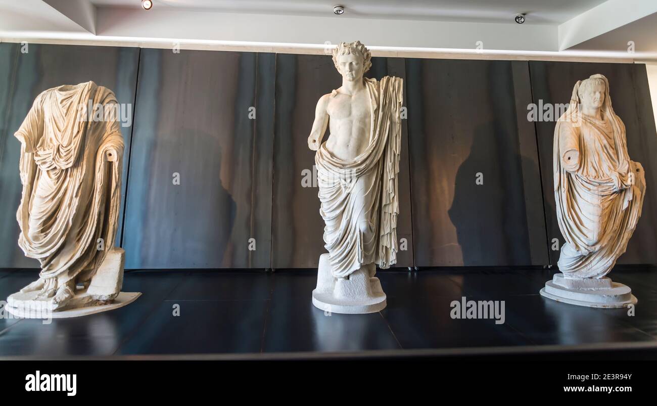 Gruppo imperiale di Nin che rappresenta imperatori romani, mostra di ...