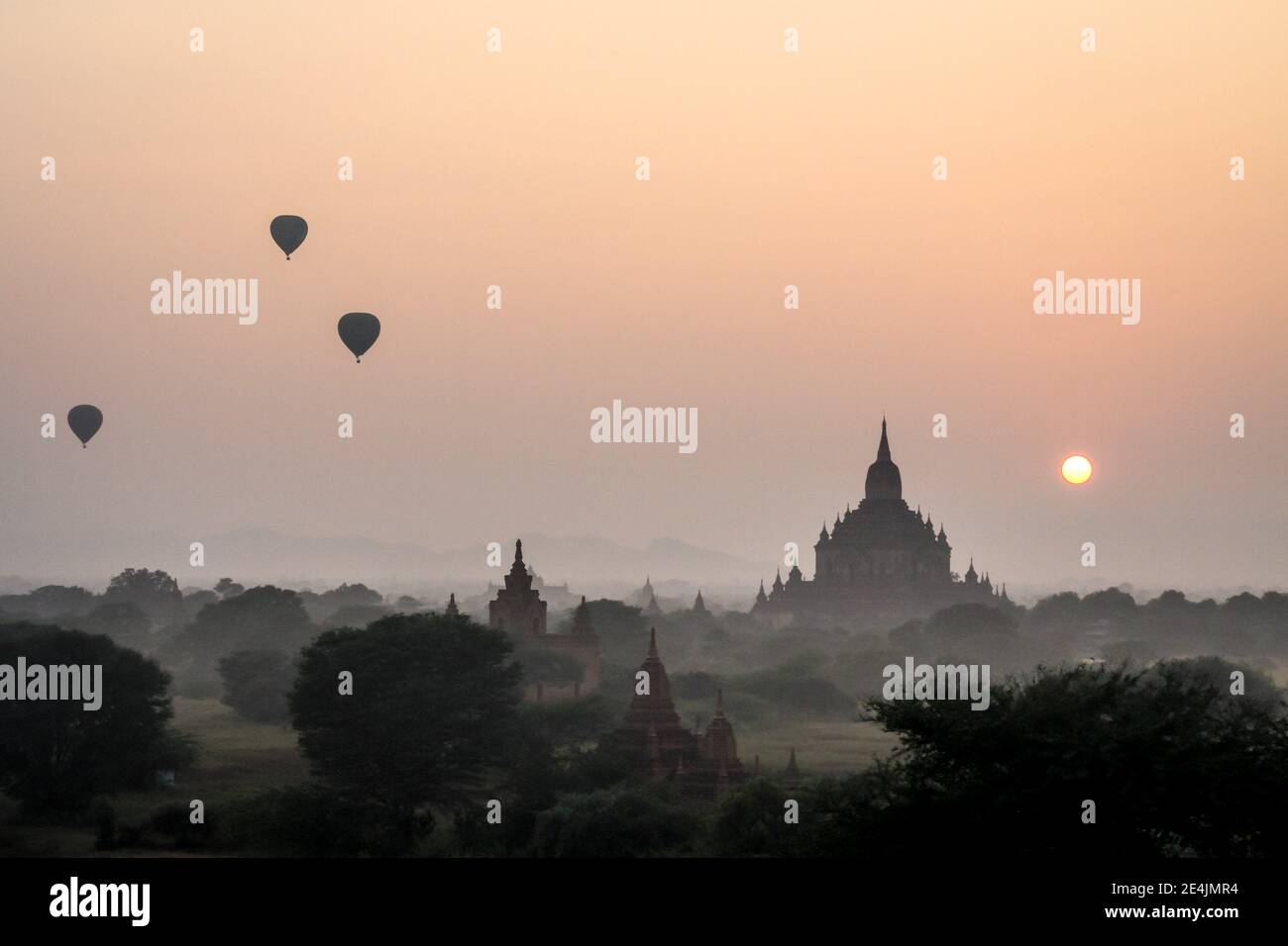 Mongolfiere moderne immagini e fotografie stock ad alta risoluzione - Alamy