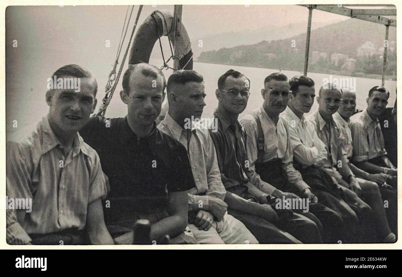 GERMANIA - CIRCA 1940s: Foto d'epoca mostra il gruppo di uomini pose in ...
