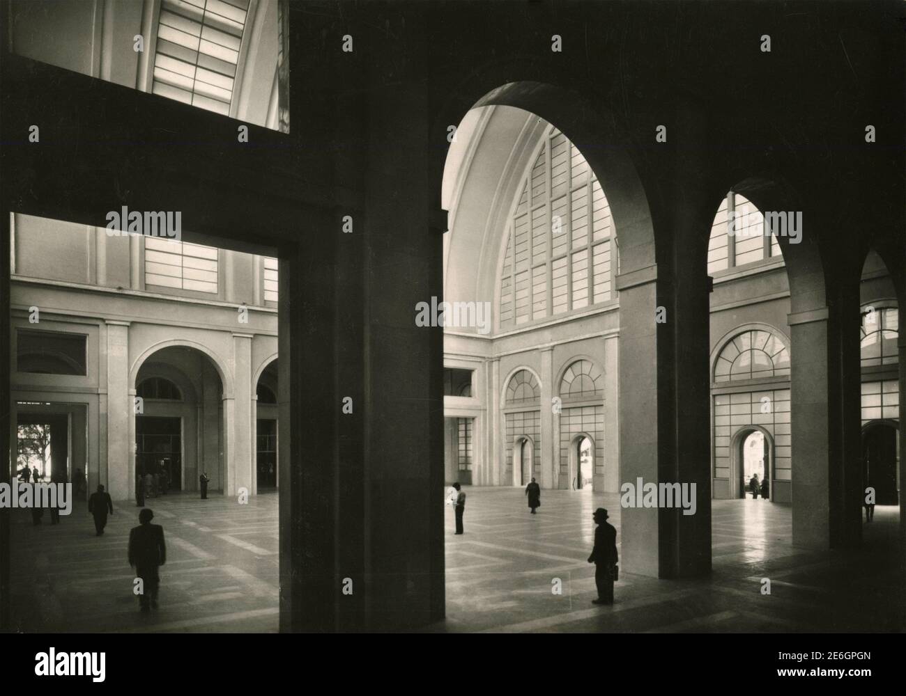 Stazione ferroviaria di torino porta nuova immagini e fotografie stock ...