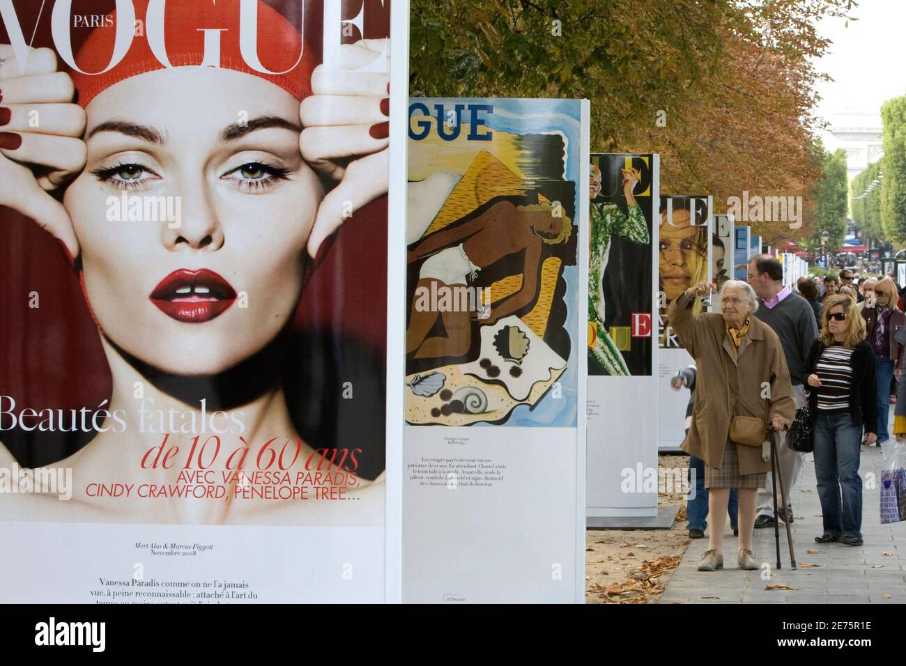 Copertine Di Riviste Di Moda Immagini e Fotos Stock - Alamy