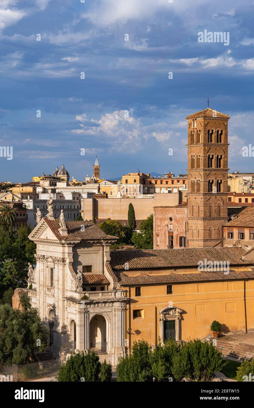La chiesa e il campanile di santa francesca romana immagini e fotografie stock ad alta ...