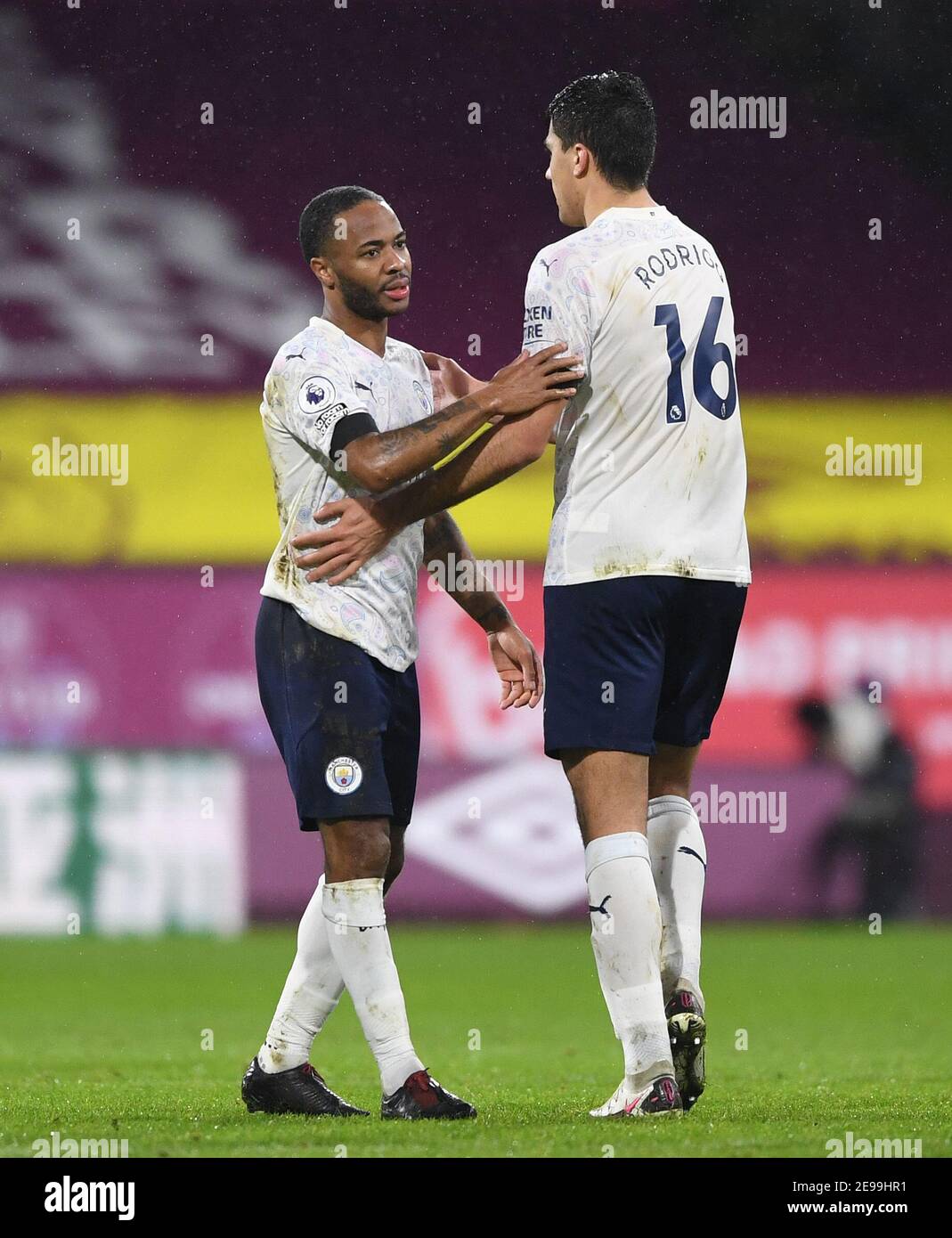 Raheem Sterling di Manchester City (a sinistra) e Rodri festeggiano ...