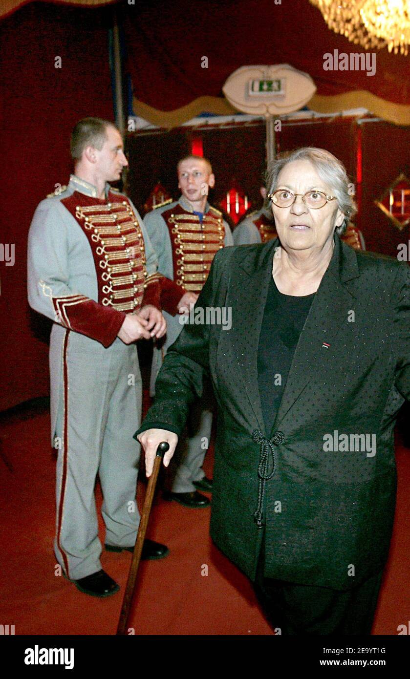 Arlette Gruss, proprietario del circo, arriva al suo circo a Bordeaux ...