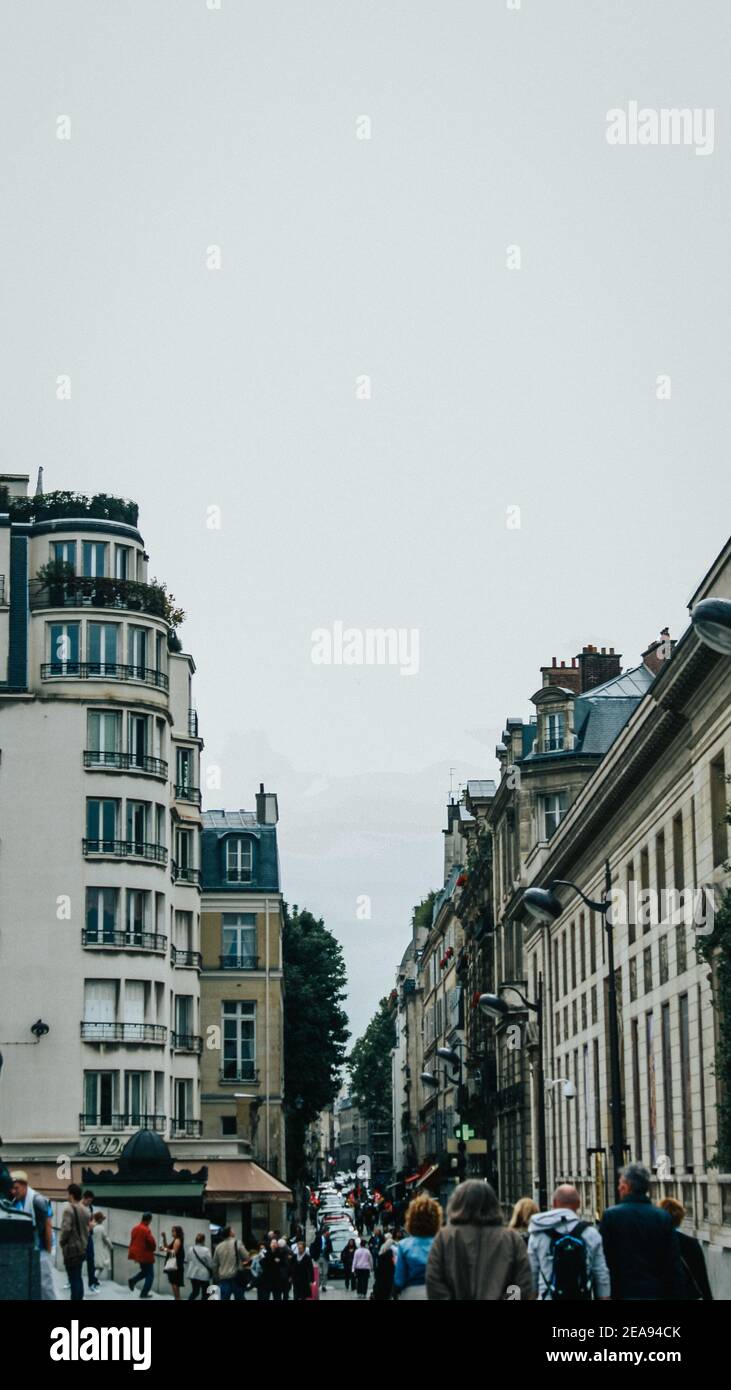 Strade a parigi immagini e fotografie stock ad alta risoluzione - Alamy