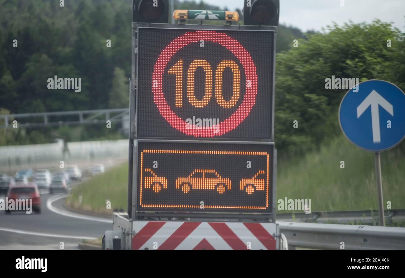 Traffic congestion warning sign immagini e fotografie stock ad alta ...