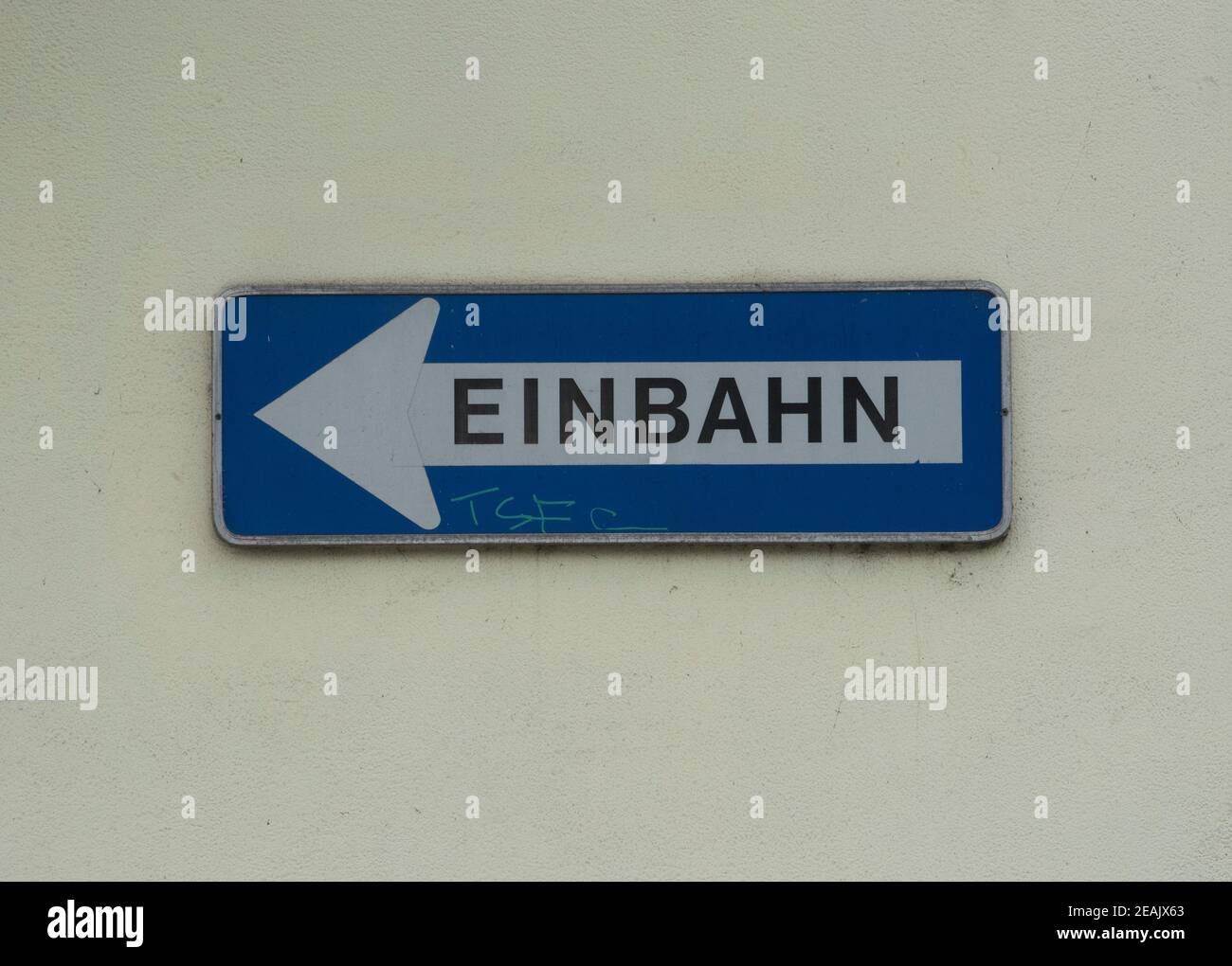 Segnaletica Stradale A Senso Unico Immagini e Fotos Stock - Alamy