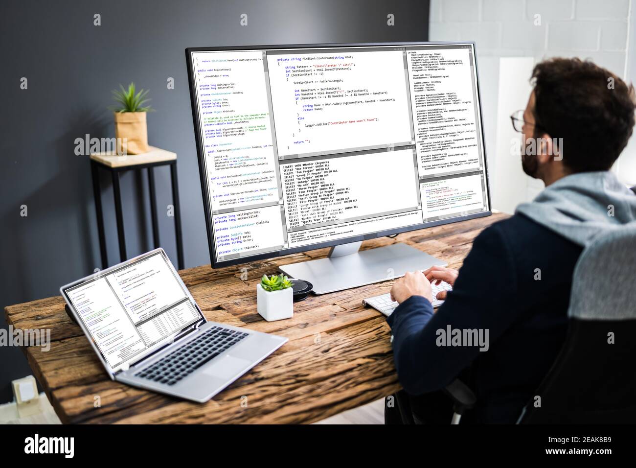 Software programmer immagini e fotografie stock ad alta risoluzione - Alamy