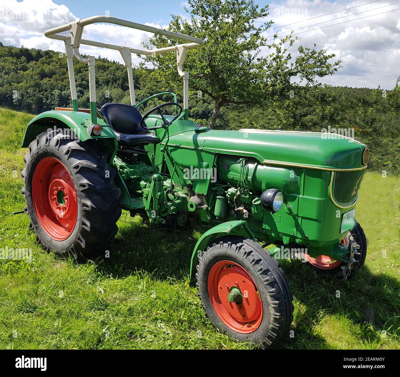 Traktor oldtimer immagini e fotografie stock ad alta risoluzione - Alamy