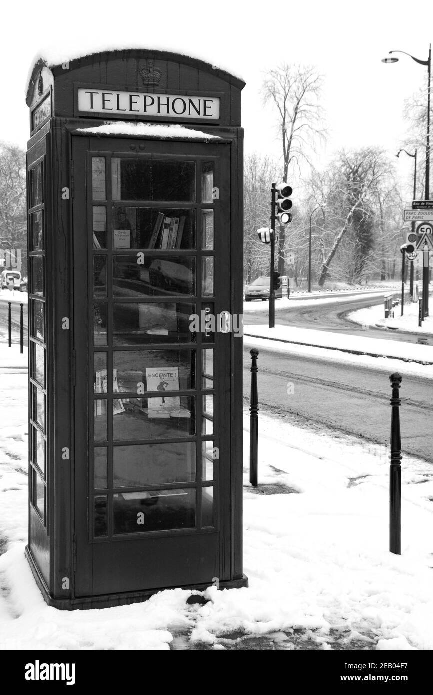 Cabina telefonica francese immagini e fotografie stock ad alta ...