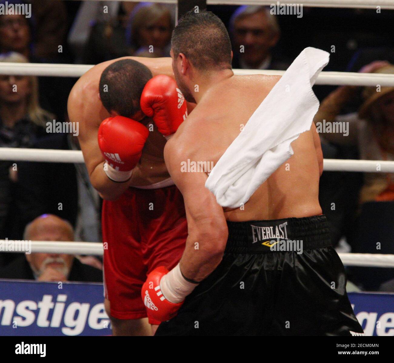 Gettare la spugna boxe immagini e fotografie stock ad alta risoluzione ...