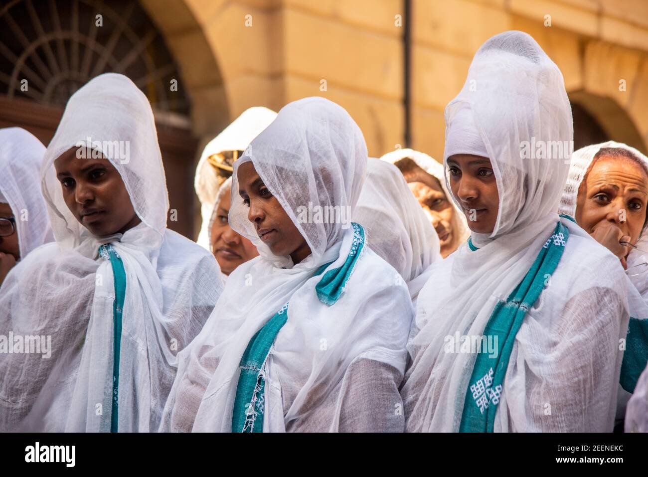 Woman festival eritrean people in immagini e fotografie stock ad alta ...