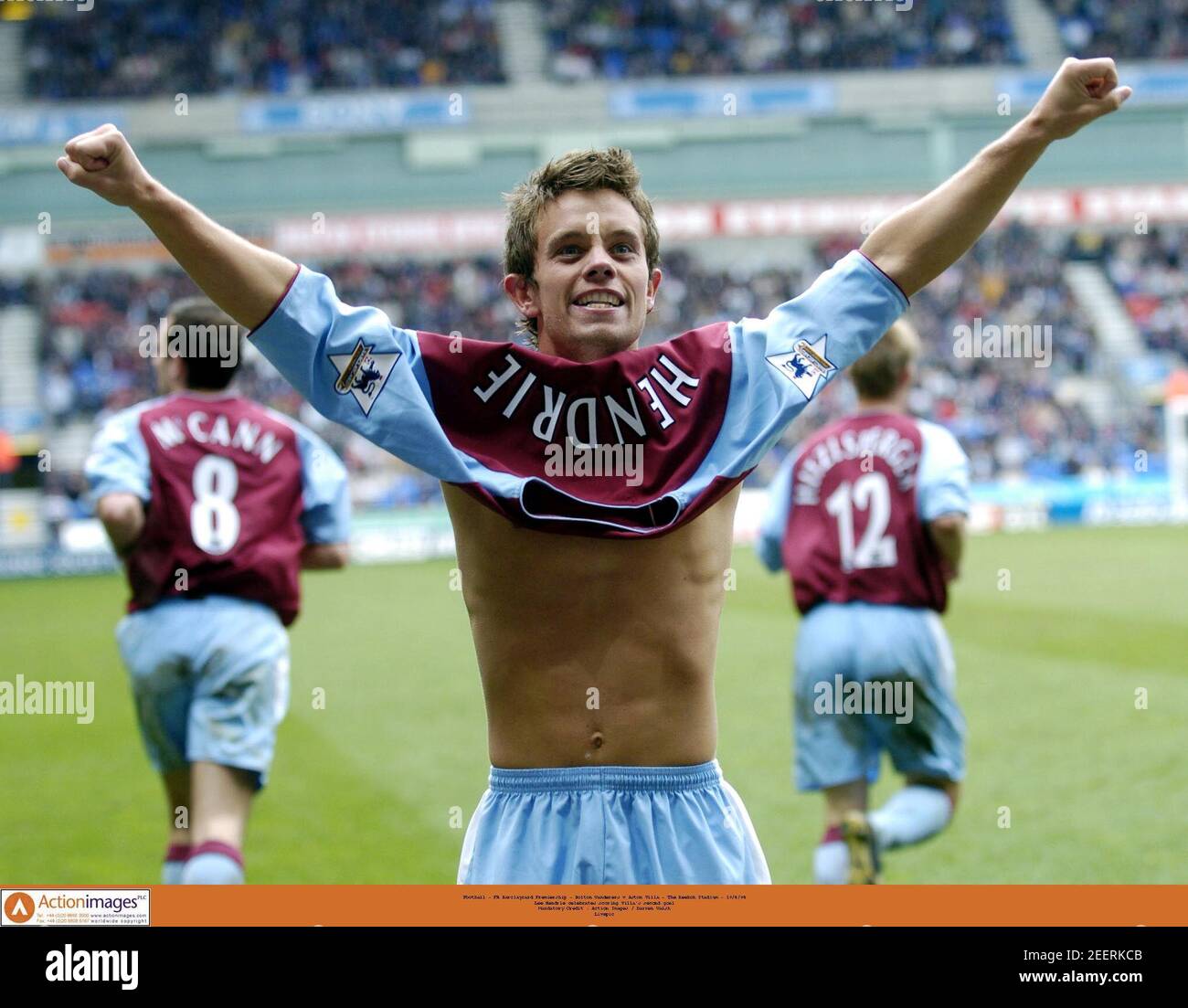 Aston villas lee hendrie festeggia il loro secondo gol immagini e ...