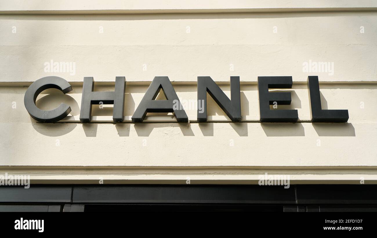 Logo chanel immagini e fotografie stock ad alta risoluzione - Alamy